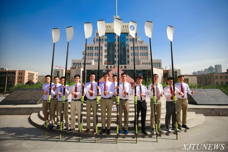 Graduation Photos of Students with Xi'an Jiaotong University | Study In ...