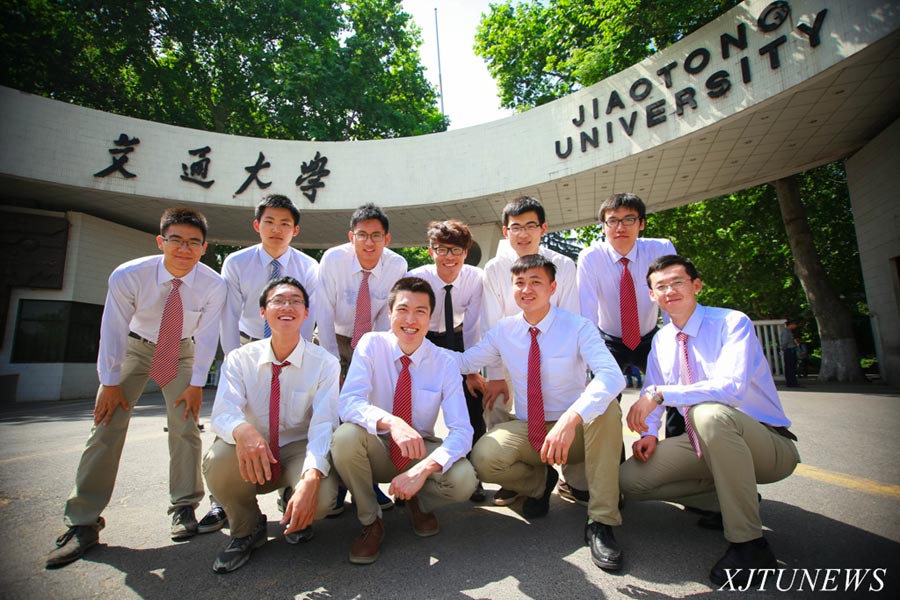 Graduation Photos of Students with Xi'an Jiaotong University | Study In ...